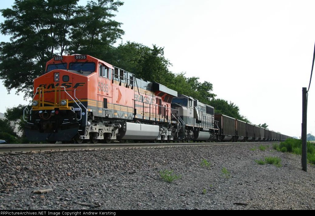 BNSF 5935